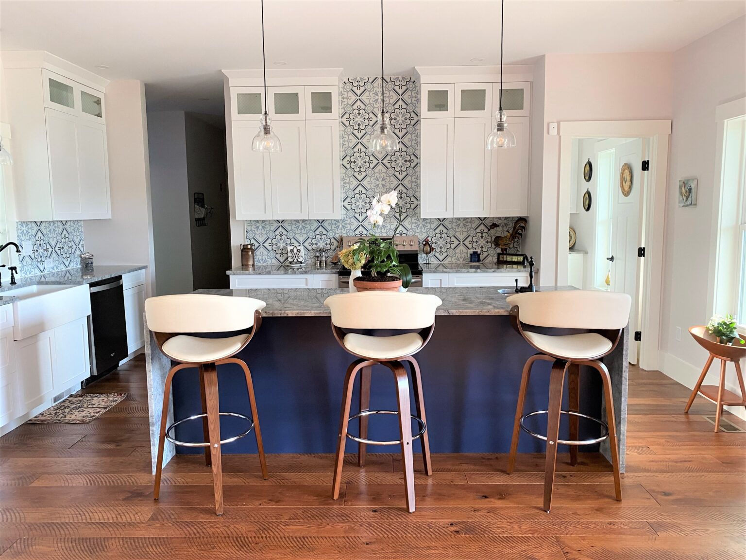 6 Details You'll Love In This Modern Blue and White Farmhouse Kitchen